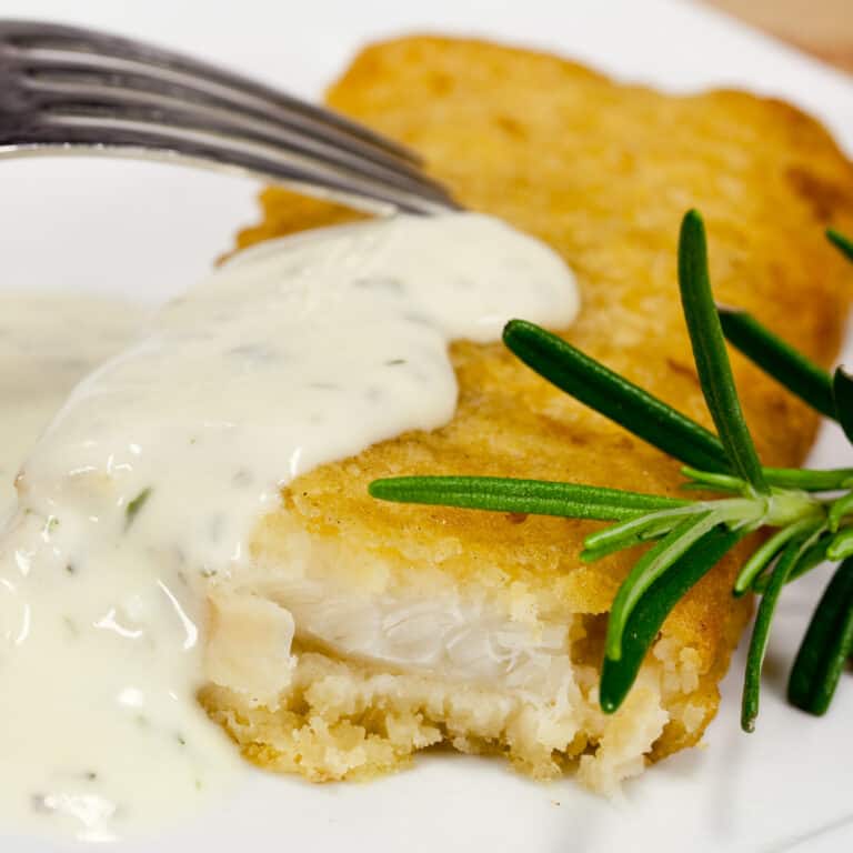 Die besten Backfisch Beilagen (inkl. Getränke, Wein & Sauce)