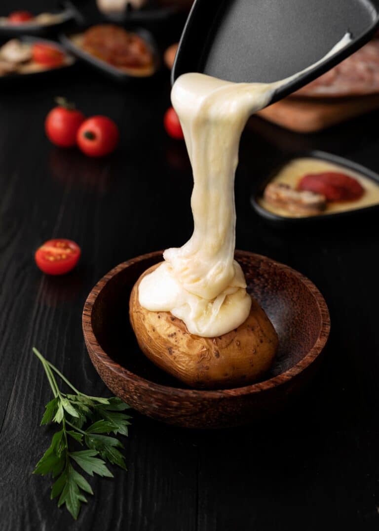 Raclette-Käse pro Person: So viel muss eingekauft werden - foodwissen.de