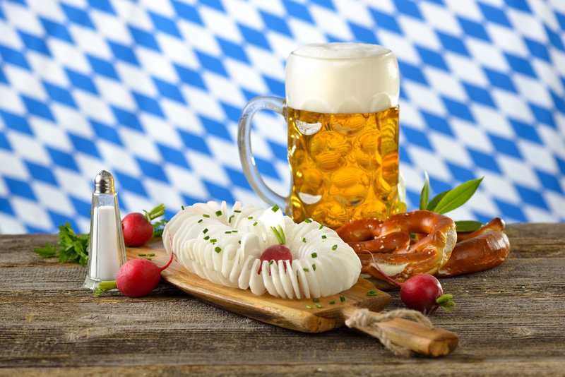 Weißwurst Beilagen: Das passt - inkl. Getränke & Sauce - foodwissen.de