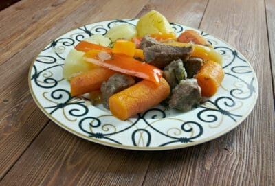 Mongolisches Essen: 8 leckere Gerichte der mongolischen Küche