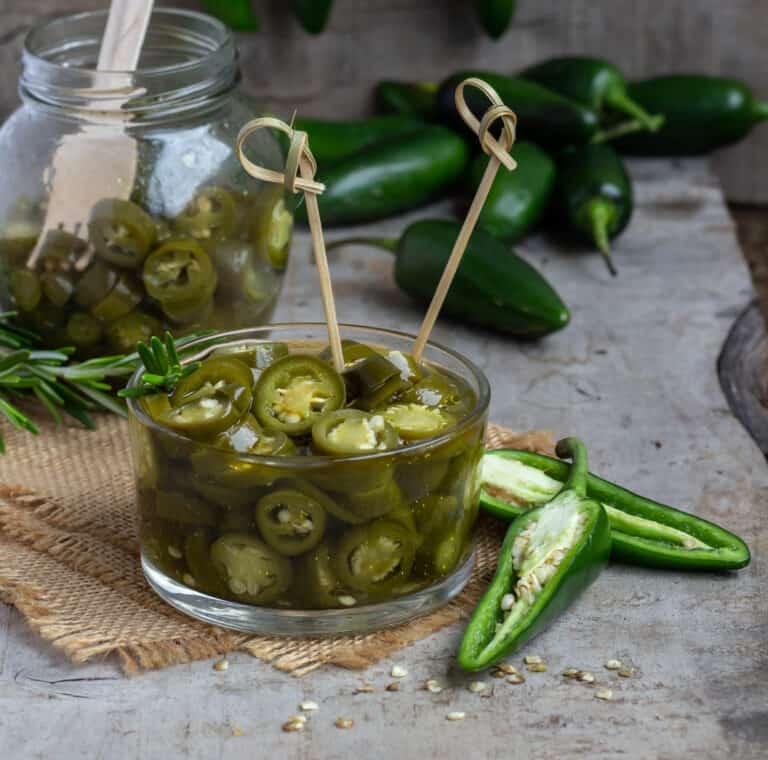 Jalapenos einlegen (geniale Tipps & einfaches Rezept) - foodwissen.de