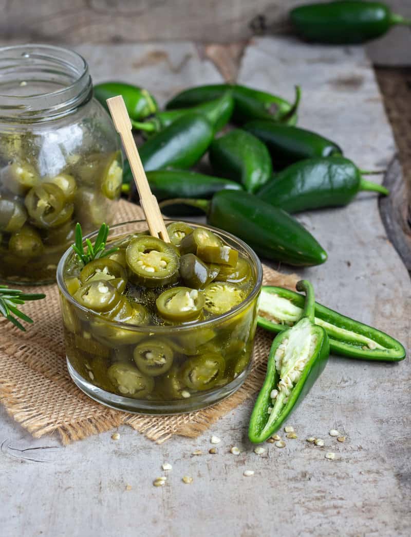 Jalapenos einlegen (geniale Tipps & einfaches Rezept) - foodwissen.de