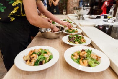 Die 4 besten Kochkurse in Berlin (unsere Favoriten) - foodwissen.de