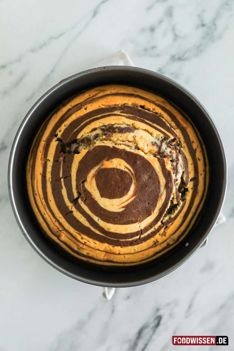 Unglaublich saftiger Zebrakuchen (leckeres Rezept) - foodwissen.de
