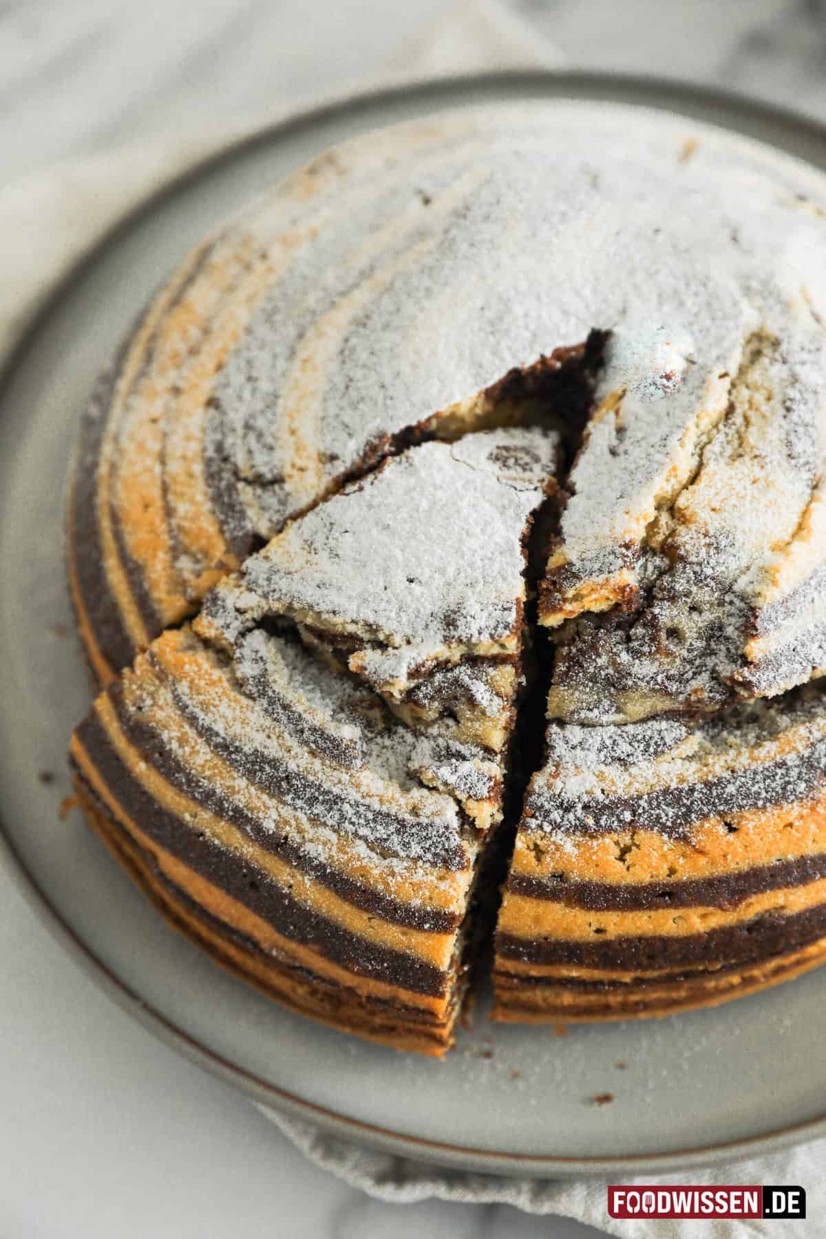 Unglaublich saftiger Zebrakuchen (leckeres Rezept) - foodwissen.de