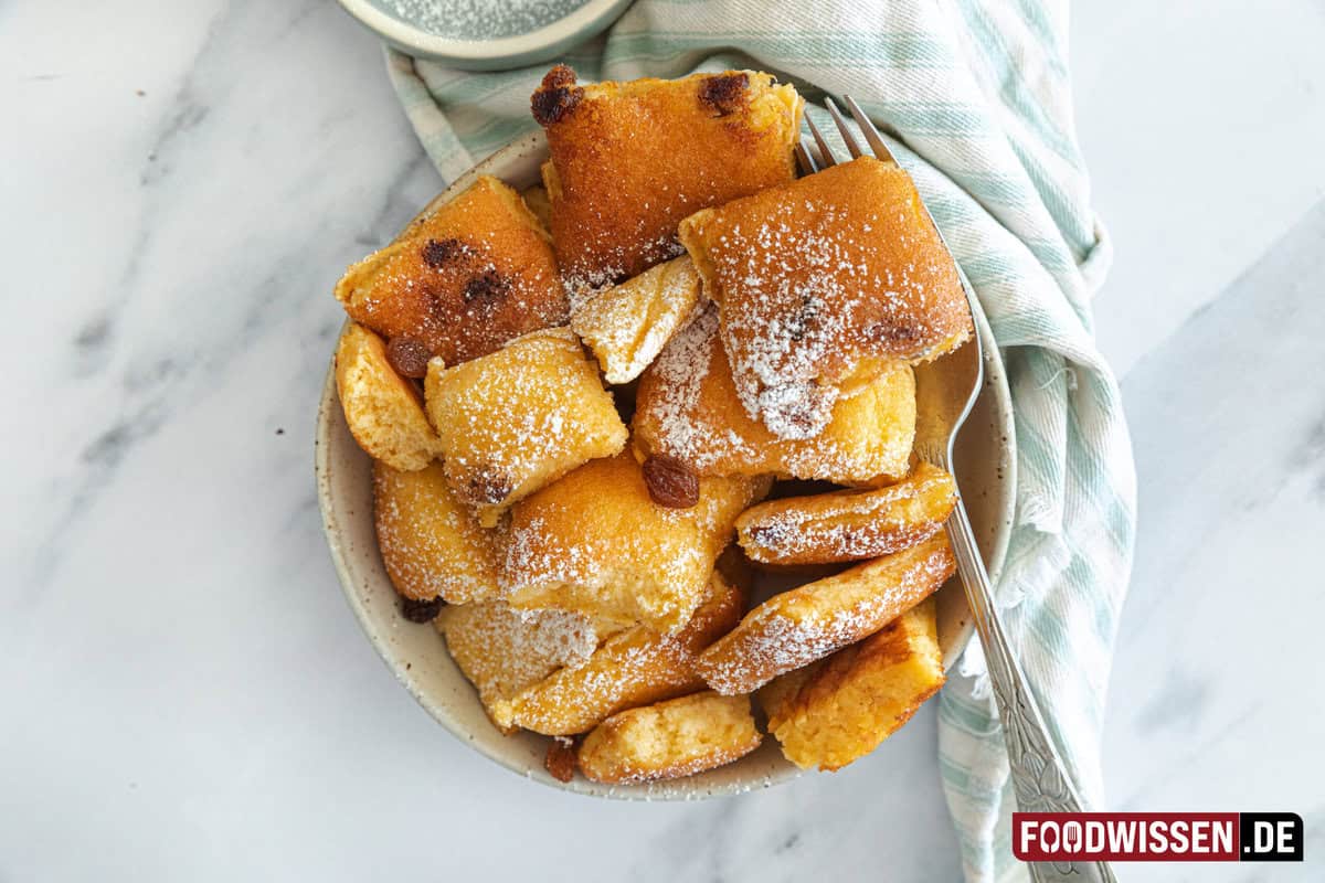 Kaiserschmarrn (Rezept mit vielen Bildern) - foodwissen.de